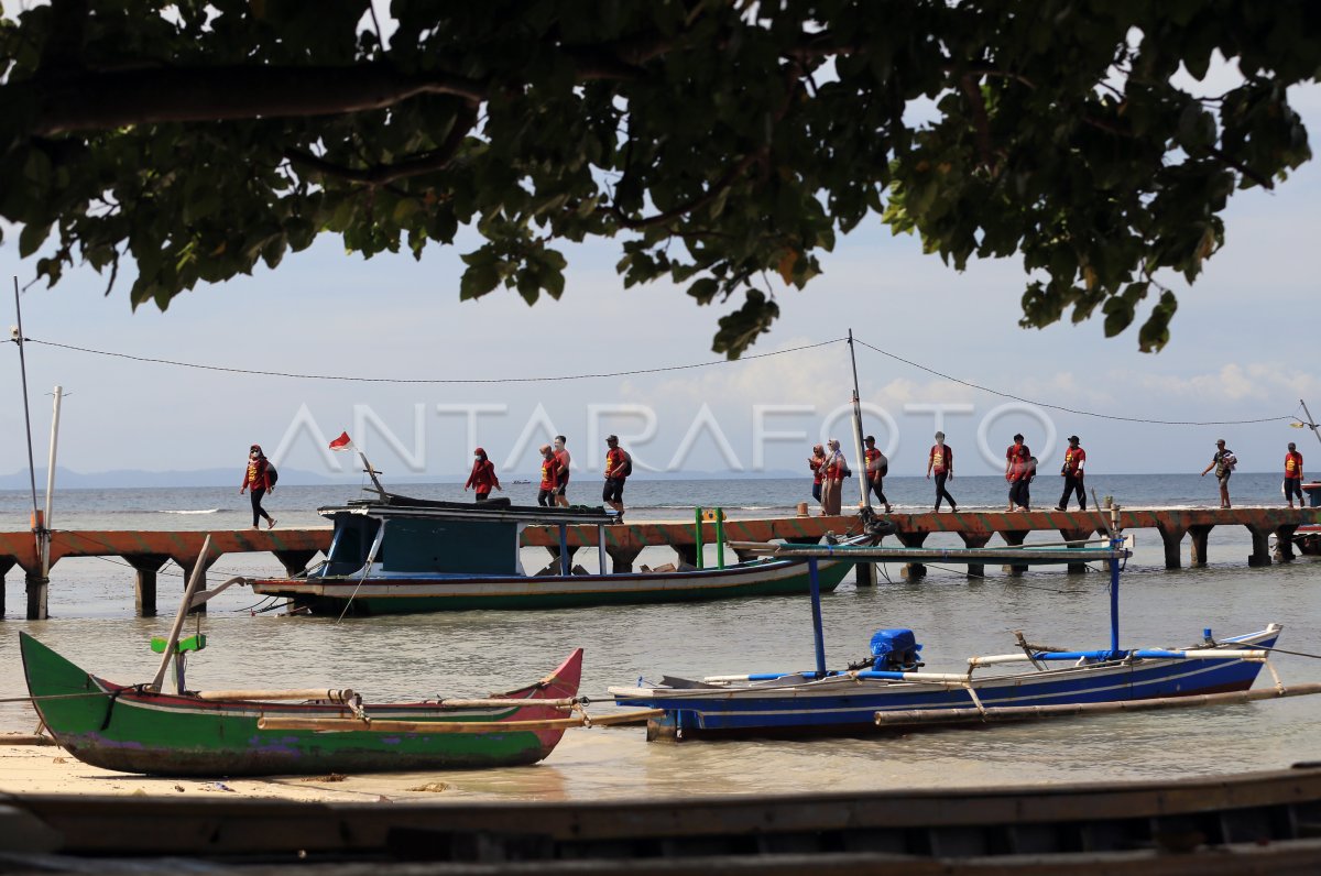 BERLIBUR KE PULAU PAHAWANG | ANTARA Foto BERLIBUR KE PULAU PAHAWANG | ANTARA Foto