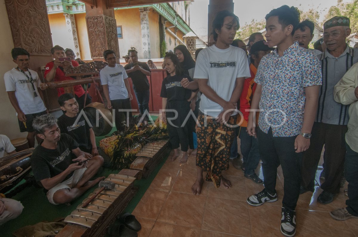 Gibran kunjungi warga lereng Gunung Merapi dan Merbabu | ANTARA Foto Gibran kunjungi warga lereng Gunung Merapi dan Merbabu | ANTARA Foto