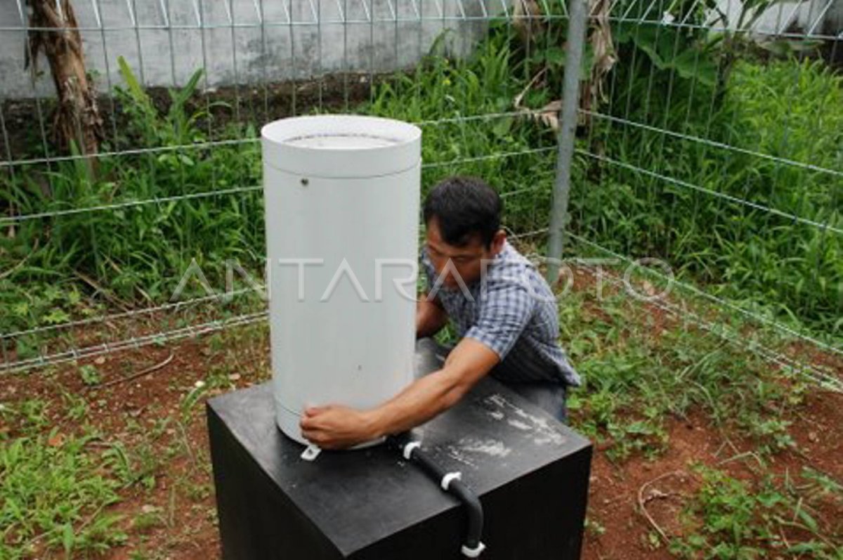 PENGUKUR CURAH HUJAN | ANTARA Foto