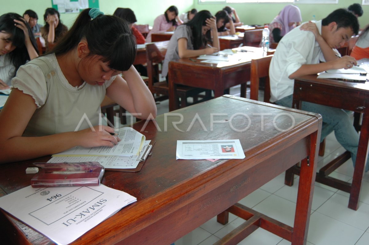 SELEKSI UJIAN MASUK UI | ANTARA Foto SELEKSI UJIAN MASUK UI | ANTARA Foto