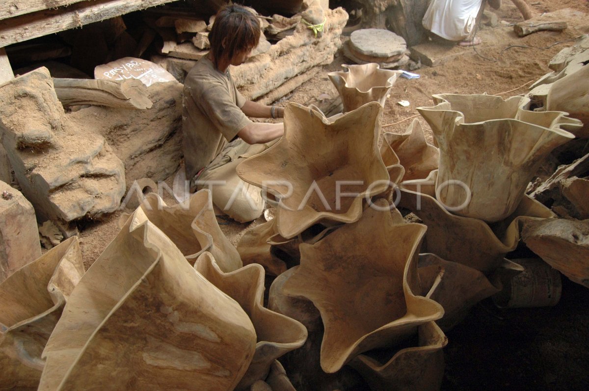 KERAJINAN KAYU EKSPOR | ANTARA Foto