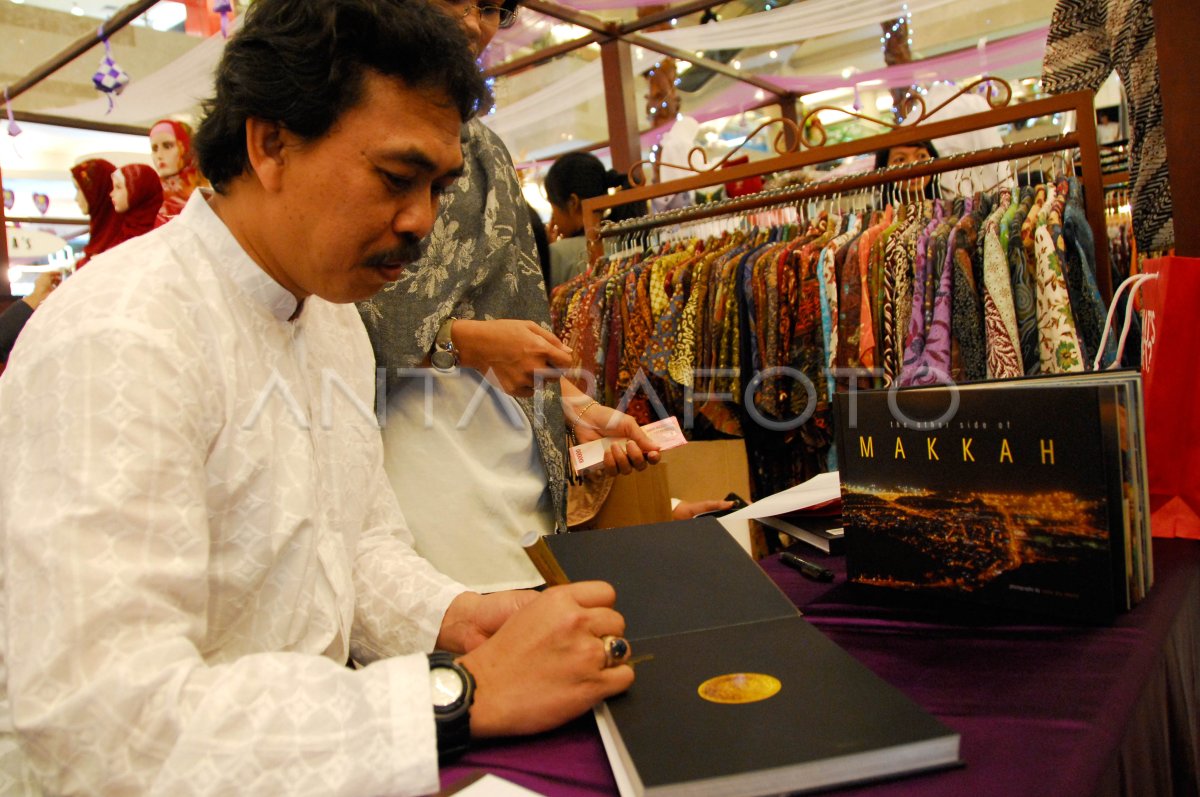 PELUNCURAN BUKU FOTO | ANTARA Foto