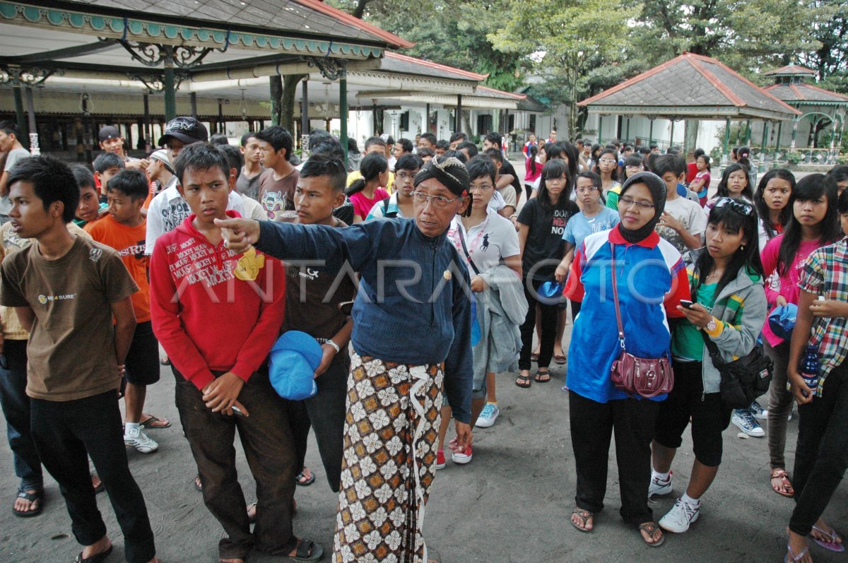 KUNJUNGAN WISATAWAN MENINGKAT | ANTARA Foto