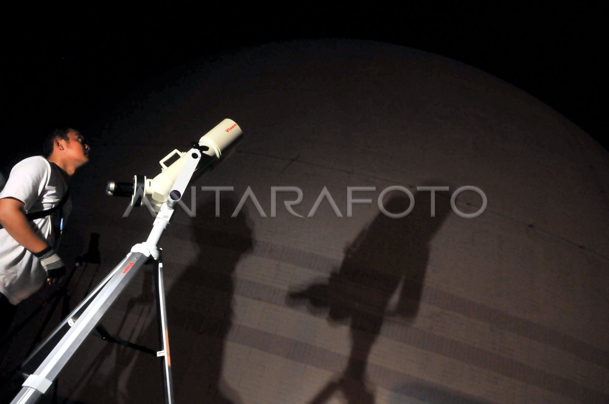LIHAT GERHANA BULAN | ANTARA Foto LIHAT GERHANA BULAN | ANTARA Foto