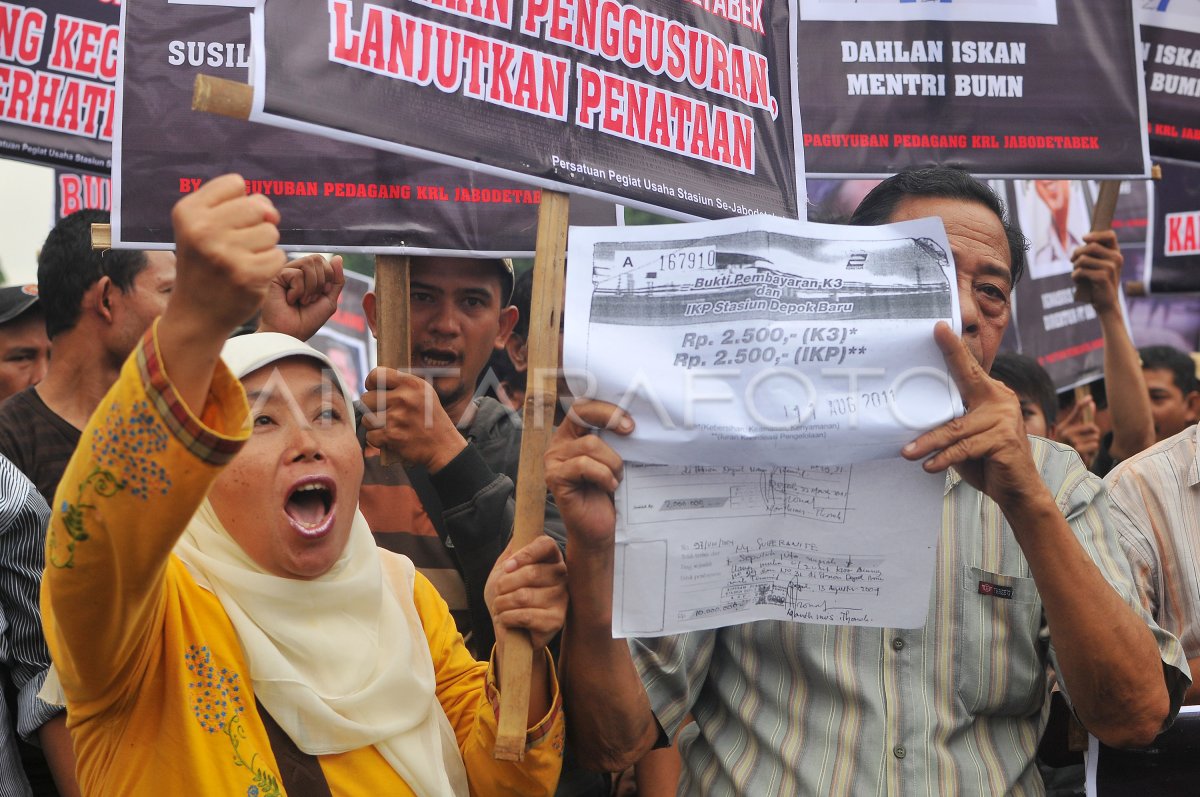 TOLAK PENGGUSURAN | ANTARA Foto TOLAK PENGGUSURAN | ANTARA Foto