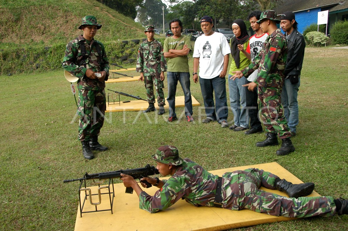 Latihan Menembak Antara Foto