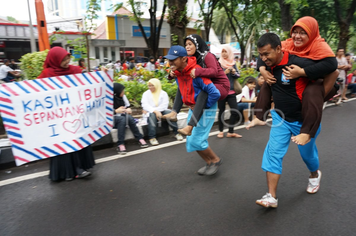 LOMBA GENDONG ISTRI | ANTARA Foto