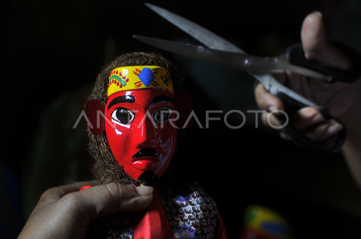 PERAJIN ONDEL-ONDEL | ANTARA Foto