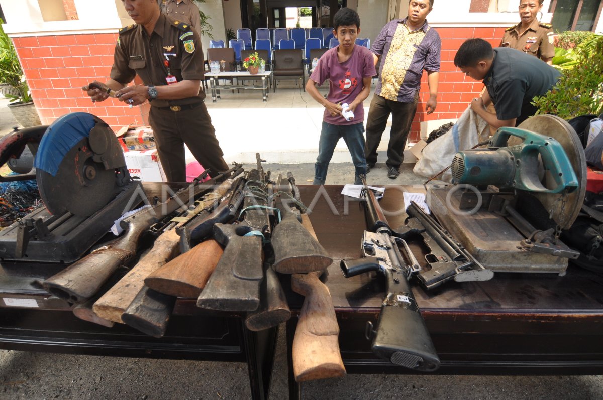 PEMUSNAHAN BB SENJATA API | ANTARA Foto