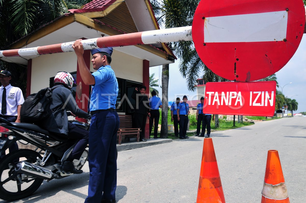PENJAGAAN BANDARA PEKANBARU DIPERKETAT | ANTARA Foto