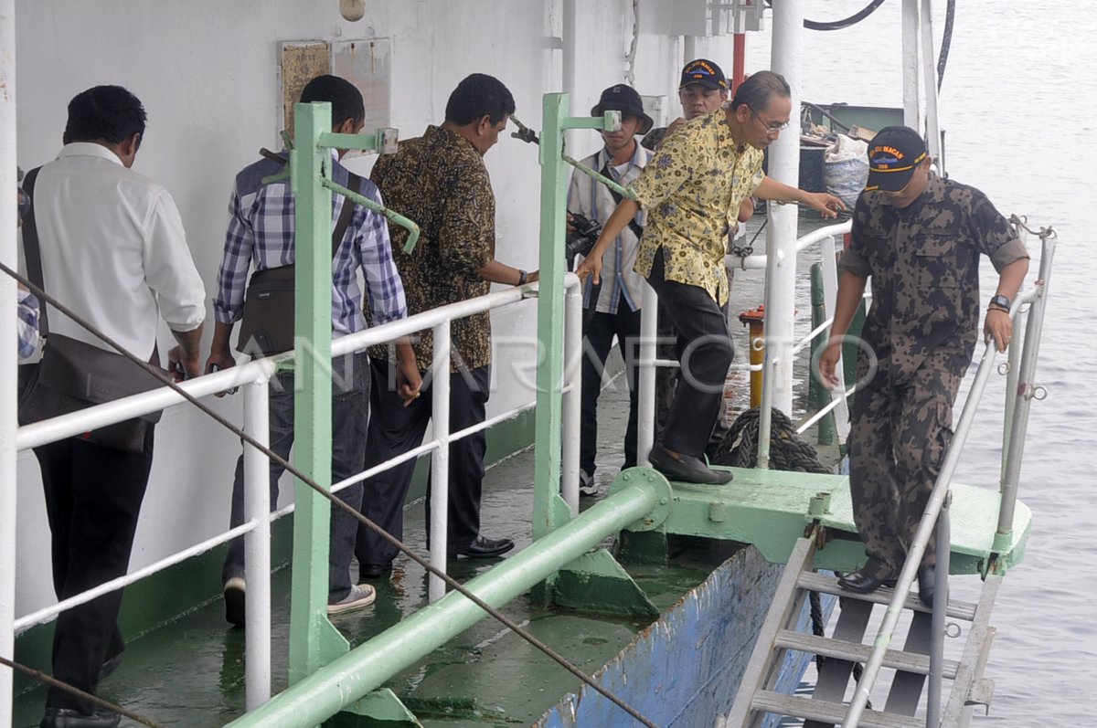 KPK DATANGI KAPAL MV HAI FA | ANTARA Foto