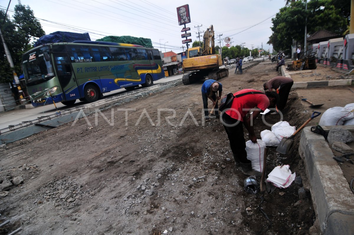 PERCEPATAN PERBAIKAN JALUR PANTURA | ANTARA Foto