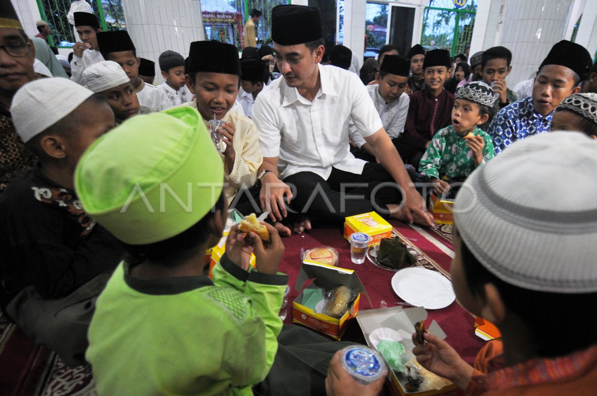 SANTUNAN UNTUK ANAK YATIM | ANTARA Foto