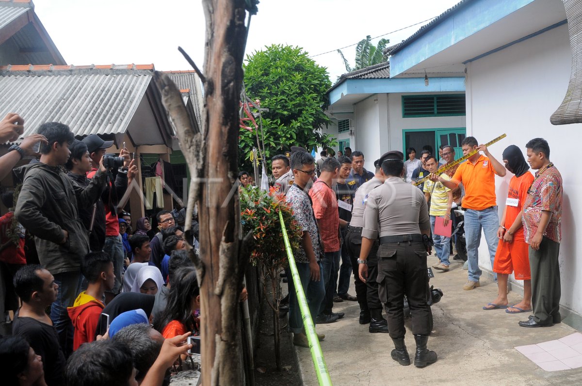 REKONSTRUKSI KASUS PEMBUNUHAN DI BOGOR | ANTARA Foto REKONSTRUKSI KASUS PEMBUNUHAN DI BOGOR | ANTARA Foto