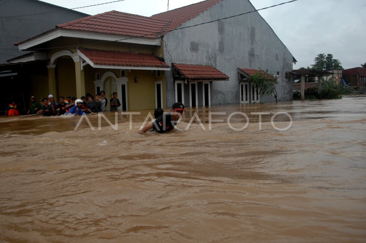 BANJIR MAKASSAR | ANTARA Foto