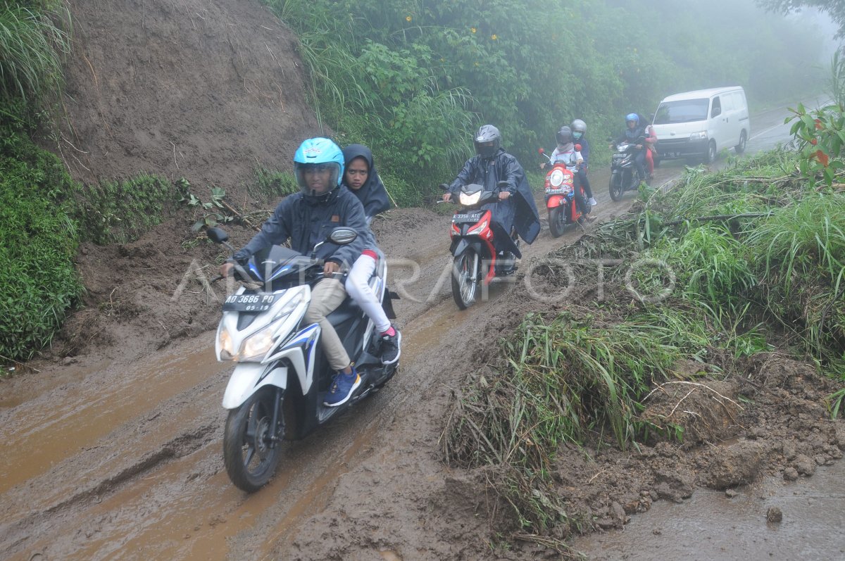 RAWAN LONGSOR JALAN BOYOLALI-MAGELANG | ANTARA Foto RAWAN LONGSOR JALAN BOYOLALI-MAGELANG | ANTARA Foto