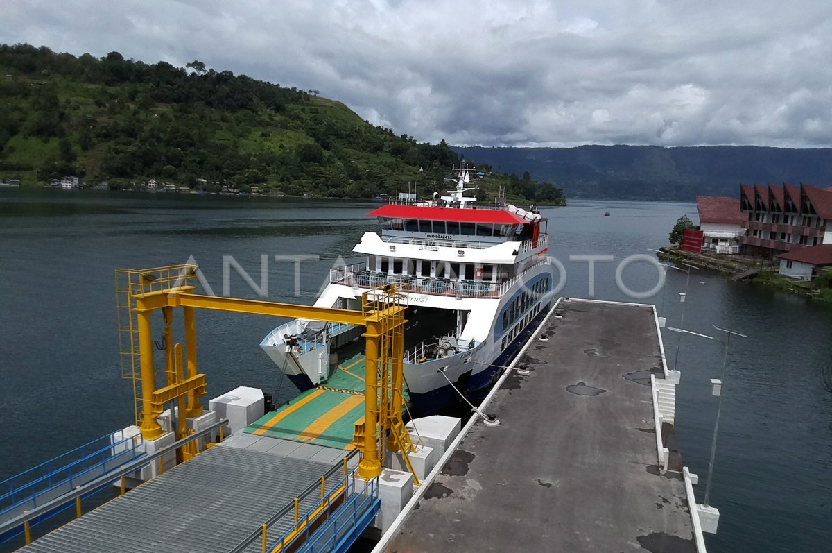 KAPAL PENYEBERANGAN DANAU TOBA SIAP ANGKUT PEMUDIK | ANTARA Foto
