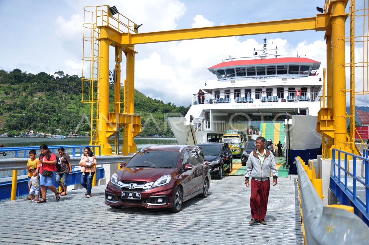 KAPAL PENYEBERANGAN DANAU TOBA SIAP ANGKUT PEMUDIK | ANTARA Foto