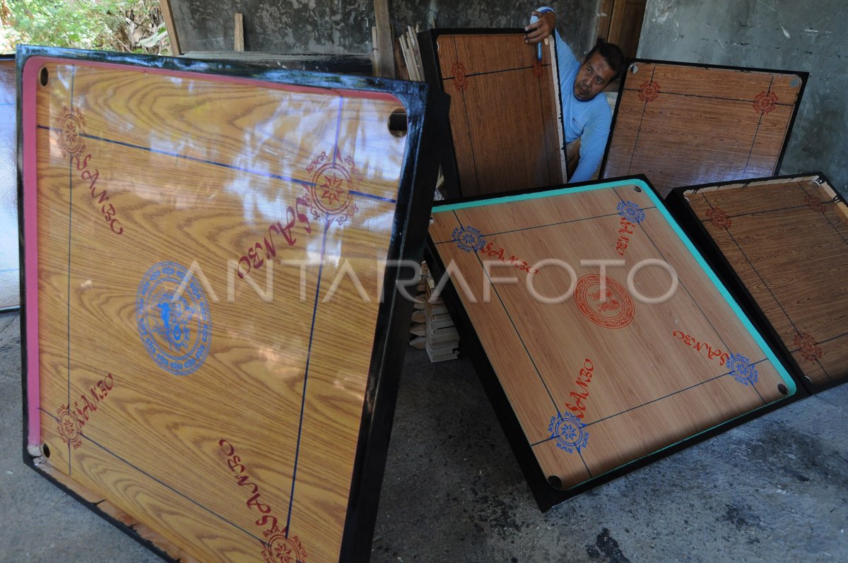 KERAJINAN MEJA KARAMBOL | ANTARA Foto