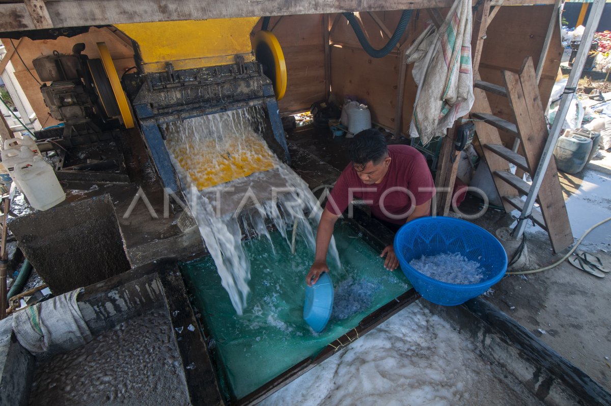 Pengolahan Sampah Plastik Antara Foto