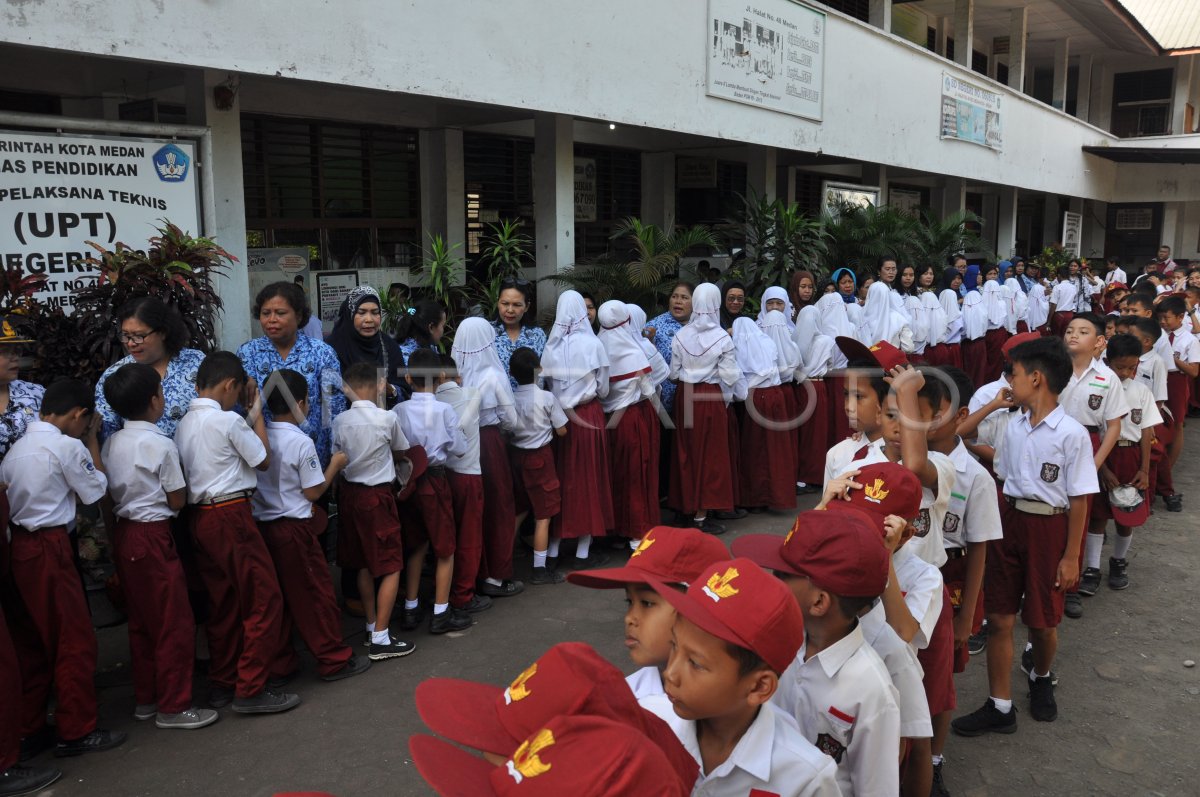 SAMBUT HARI GURU | ANTARA Foto SAMBUT HARI GURU | ANTARA Foto