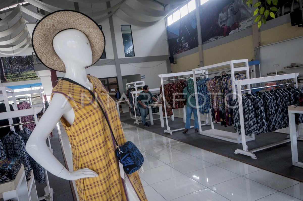 PRODUK IKM DI PLAZA LEBAK | ANTARA Foto PRODUK IKM DI PLAZA LEBAK | ANTARA Foto