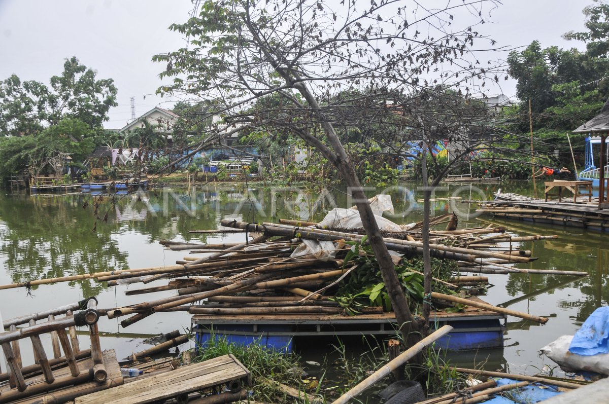 KAWASAN SITU RAWA GEDE USAI TERKENA ANGIN PUTING BELIUNG | ANTARA Foto KAWASAN SITU RAWA GEDE USAI TERKENA ANGIN PUTING BELIUNG | ANTARA Foto