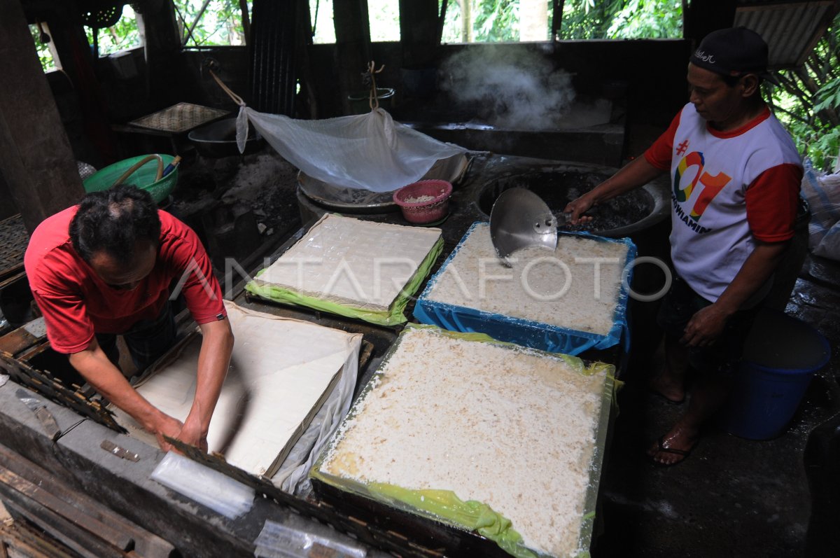 HARGA KEDELAI NAIK | ANTARA Foto
