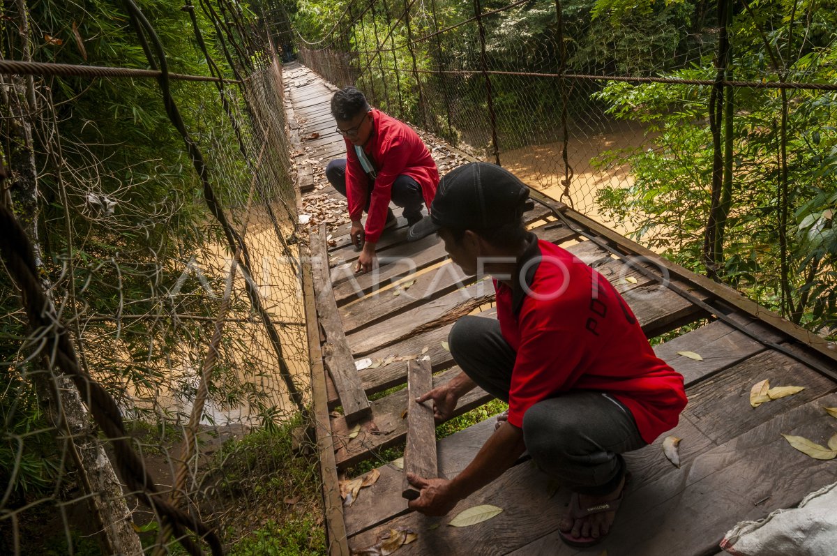 JEMBATAN GANTUNG RUSAK DI LEBAK | ANTARA Foto JEMBATAN GANTUNG RUSAK DI LEBAK | ANTARA Foto