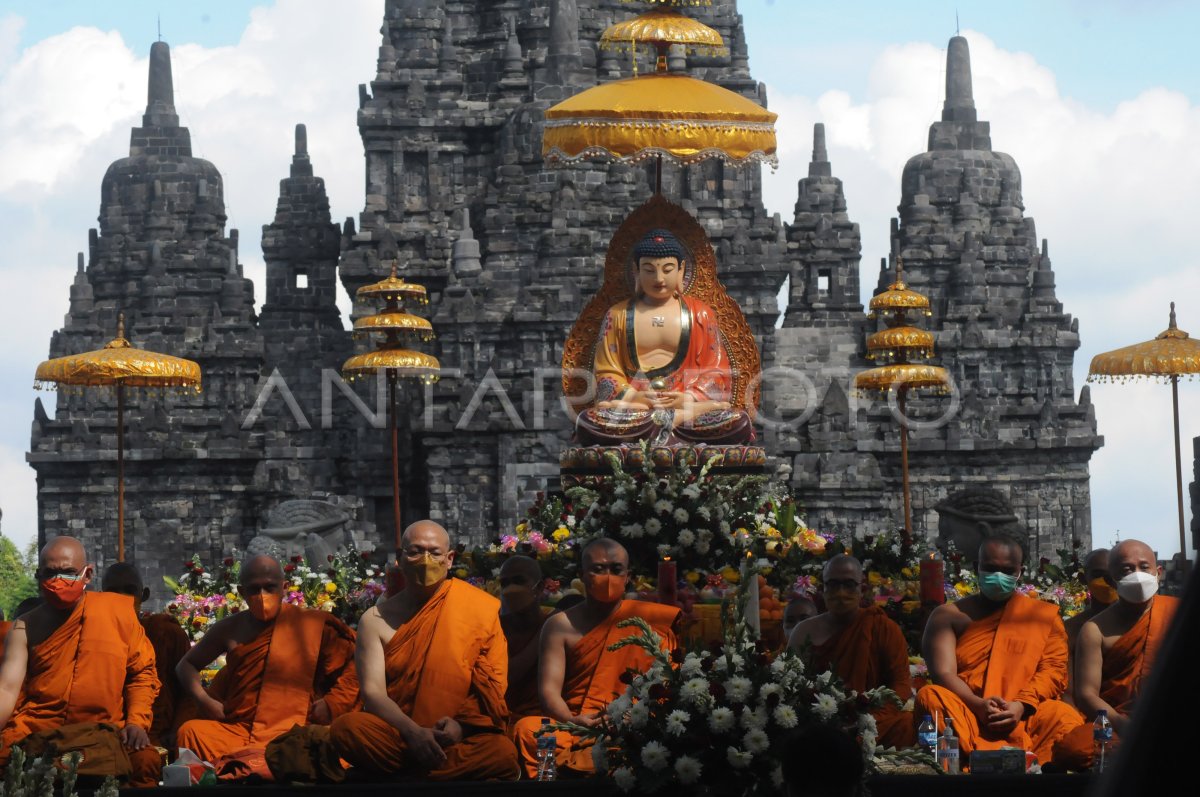 PERAYAAN WAISAK DI CANDI SEWU | ANTARA Foto