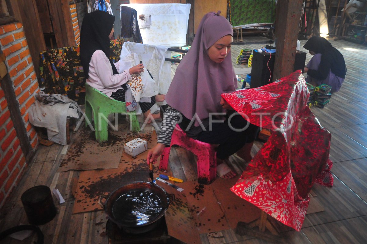 MENTERI BUMN MINTA HIMBARA TINGKATKAN KUR BAGI UMKM | ANTARA Foto MENTERI BUMN MINTA HIMBARA TINGKATKAN KUR BAGI UMKM | ANTARA Foto