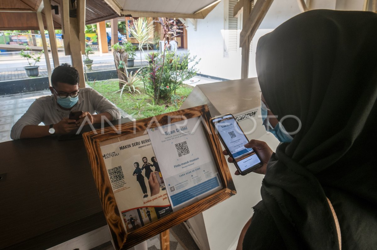 VAKSIN BOOSTER JADI SYARAT MASUK RUANG PUBLIK | ANTARA Foto VAKSIN BOOSTER JADI SYARAT MASUK RUANG PUBLIK | ANTARA Foto
