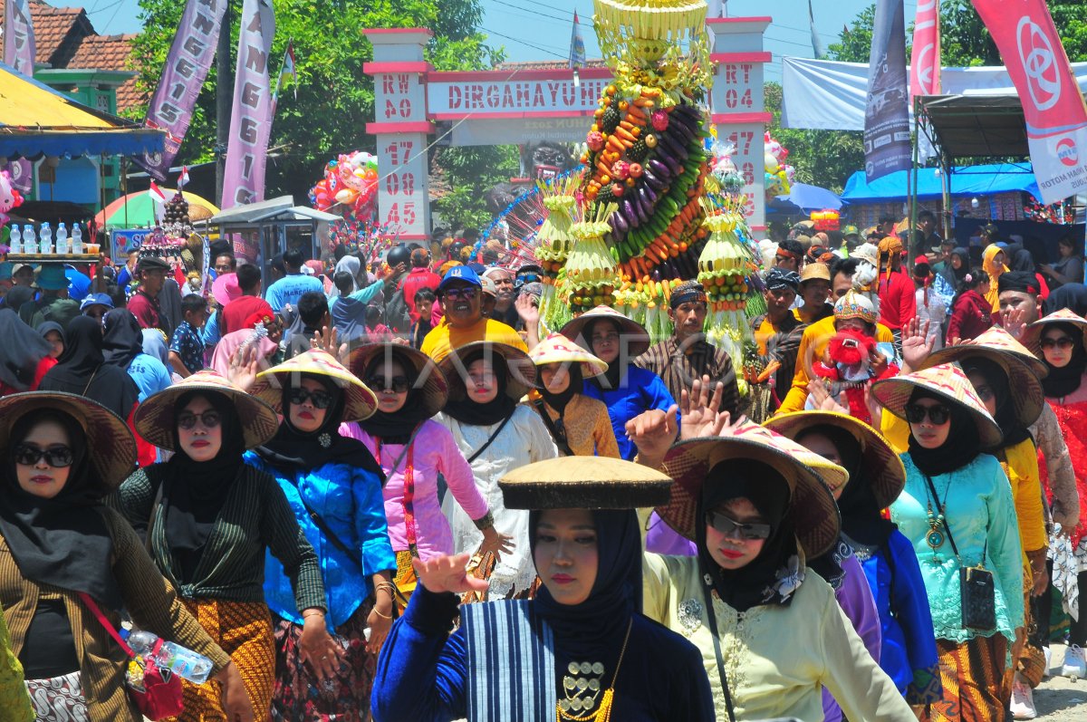KARNAVAL TRADISI BUDAYA SAPARAN | ANTARA Foto