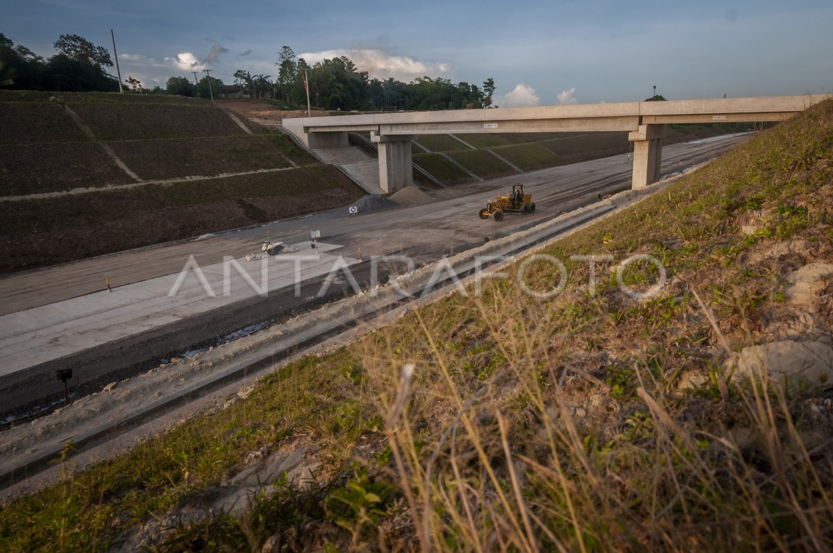 PROGRES PEMBANGUNAN JALAN TOL SERANG-PANIMBANG | ANTARA Foto