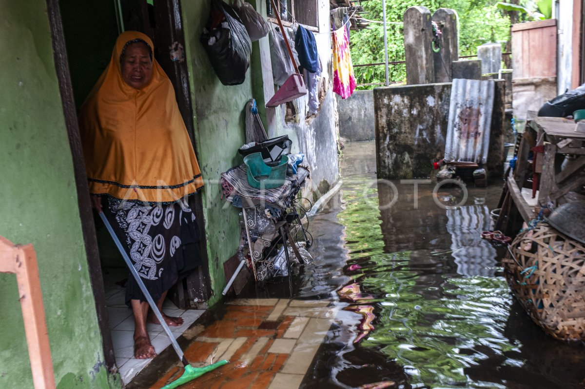 BANJIR RENDAM PEMUKIMAN DI PAMARAYAN | ANTARA Foto BANJIR RENDAM PEMUKIMAN DI PAMARAYAN | ANTARA Foto