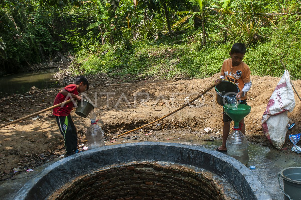 Kesulitan air bersih di Lebak | ANTARA Foto