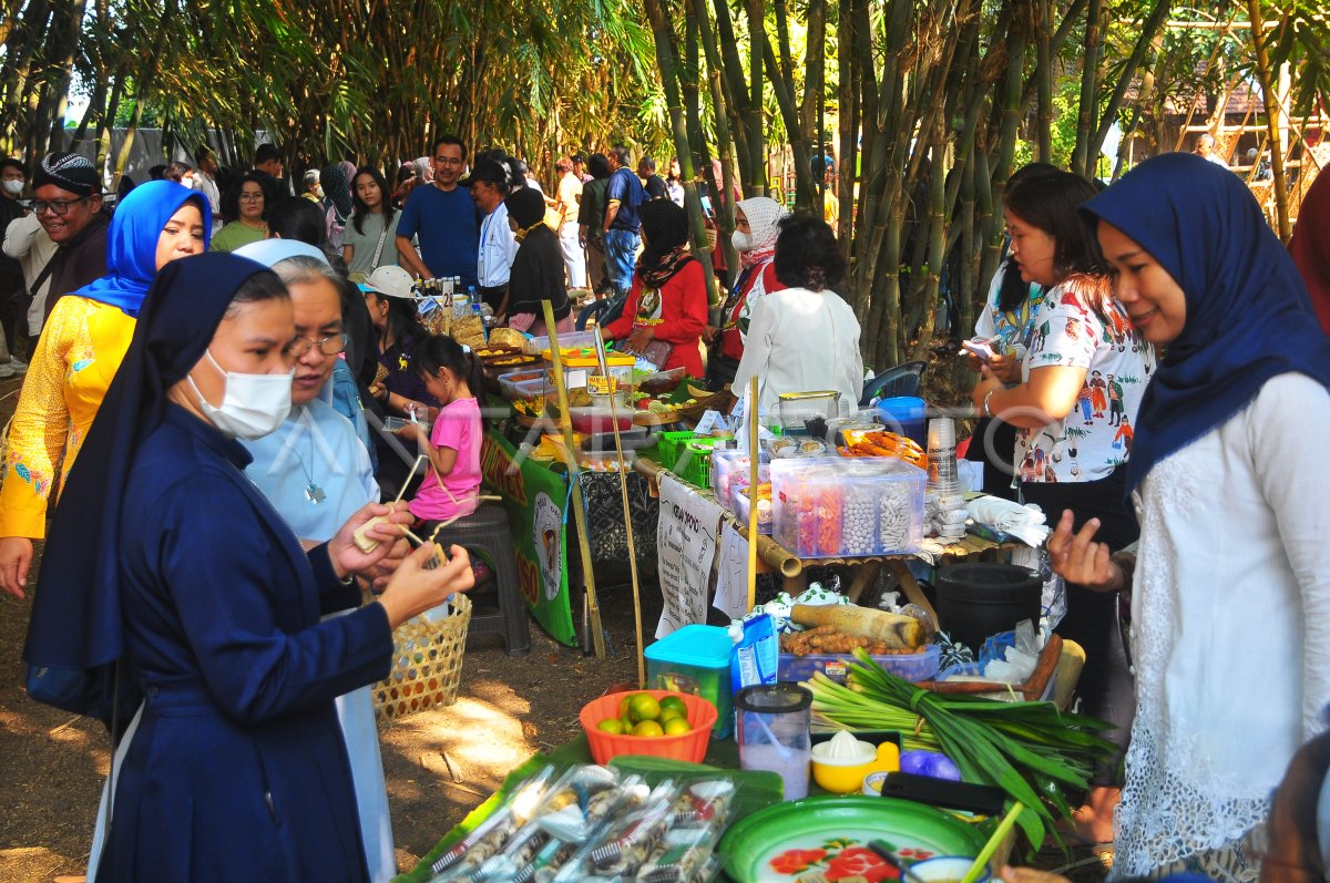 Pasar jajanan tradisional | ANTARA Foto