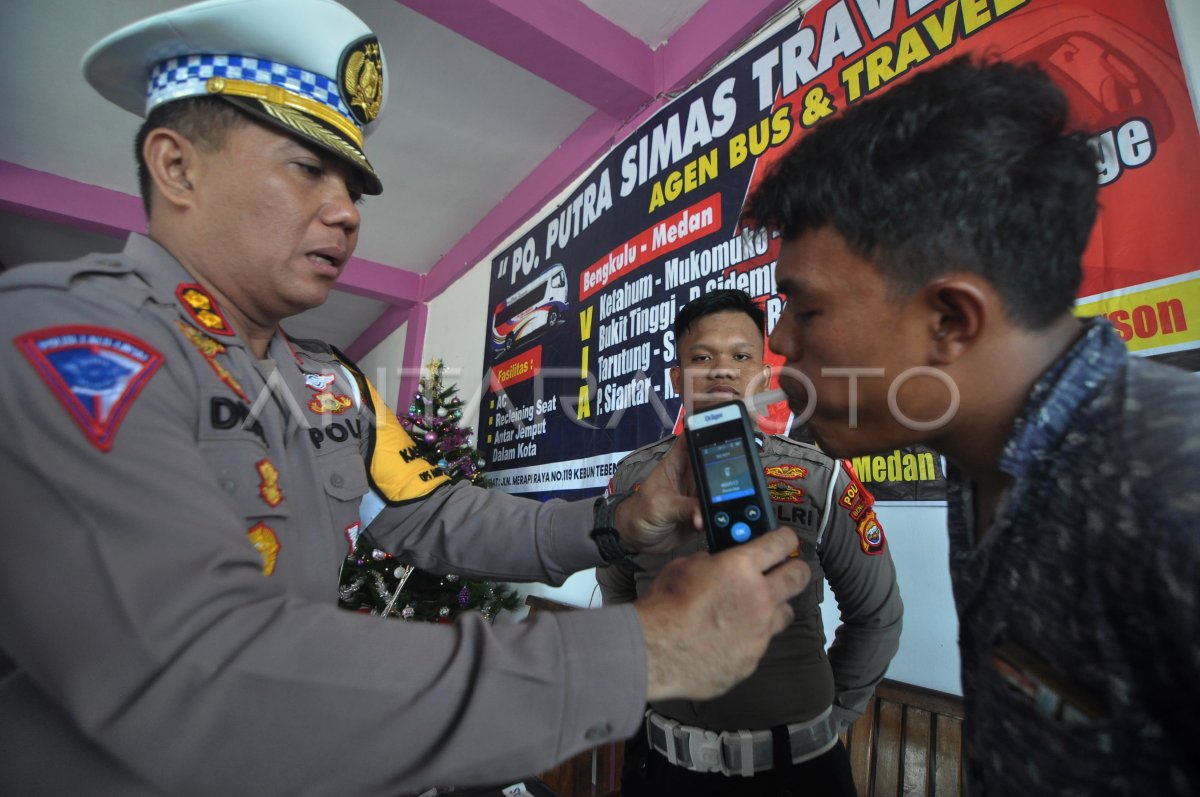 Pemeriksaan kelayakan bus jelang mudik Natal | ANTARA Foto Pemeriksaan kelayakan bus jelang mudik Natal | ANTARA Foto