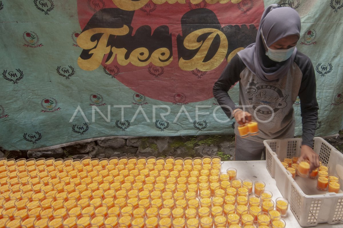 Produksi lilin meningkat jelang Natal | ANTARA Foto Produksi lilin meningkat jelang Natal | ANTARA Foto