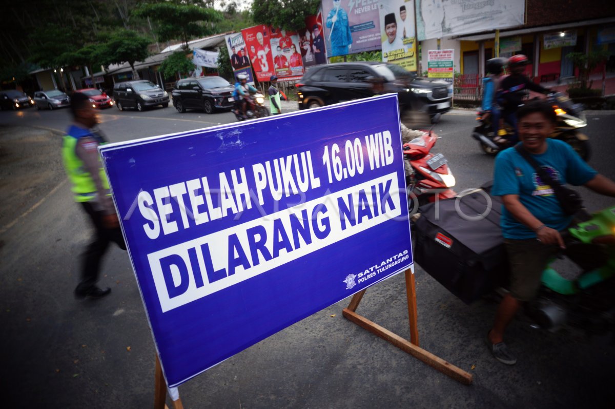 Kebijakan Satu Jalur JLS Tulungagung-Trenggalek | ANTARA Foto Kebijakan Satu Jalur JLS Tulungagung-Trenggalek | ANTARA Foto