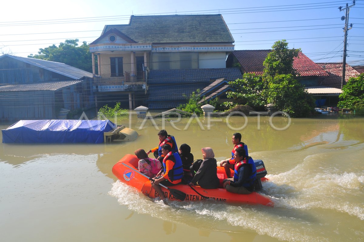 Jalan pantura Demak-Kudus putus akibat banjir | ANTARA Foto