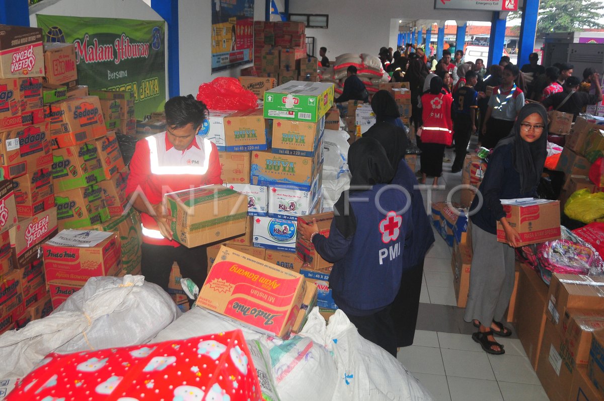 Bantuan logistik untuk korban banjir di Demak | ANTARA Foto