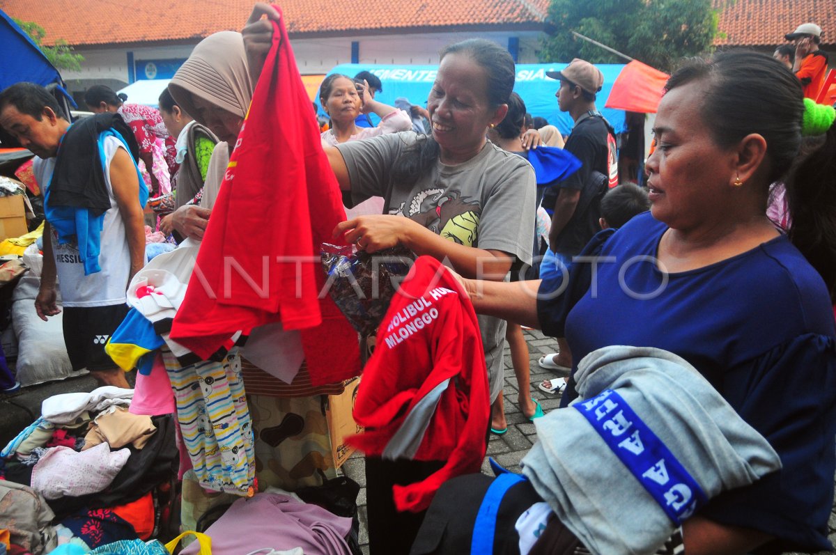 Bantuan logistik untuk korban banjir di Demak | ANTARA Foto