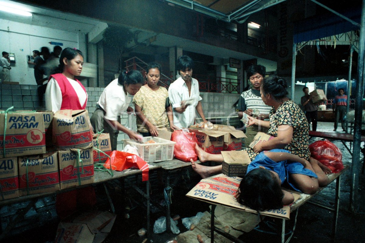 PASAR KUE SUBUH PASAR SENEN JAKARTA | ANTARA Foto PASAR KUE SUBUH PASAR SENEN JAKARTA | ANTARA Foto