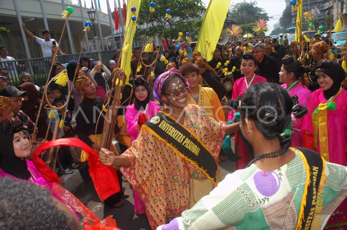 KARNAVAL BUDAYA | ANTARA Foto