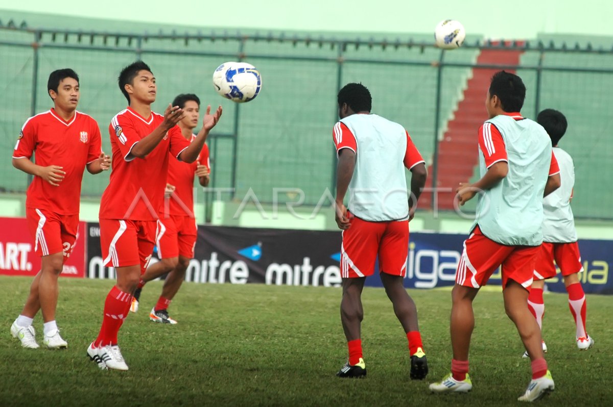 LATIHAN DELTRAS SIDOARJO | ANTARA Foto LATIHAN DELTRAS SIDOARJO | ANTARA Foto