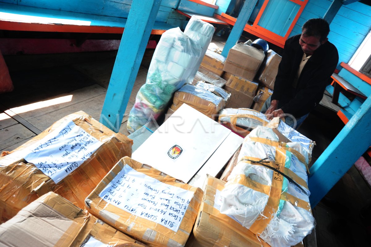 DISTRIBUSI SURAT SUARA | ANTARA Foto DISTRIBUSI SURAT SUARA | ANTARA Foto