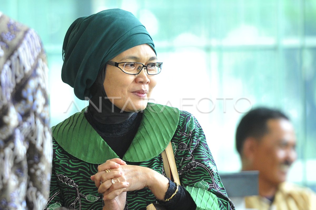PEMERIKSAAN SEKJEN DPR | ANTARA Foto PEMERIKSAAN SEKJEN DPR | ANTARA Foto