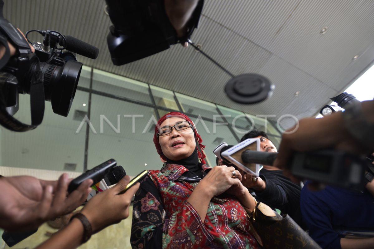 PEMERIKSAAN SEKJEN DPR | ANTARA Foto PEMERIKSAAN SEKJEN DPR | ANTARA Foto