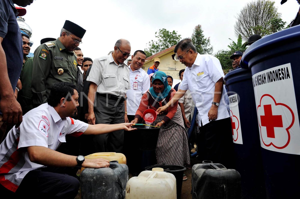 BANTUAN UNTUK KORBAN GEMPA ACEH | ANTARA Foto